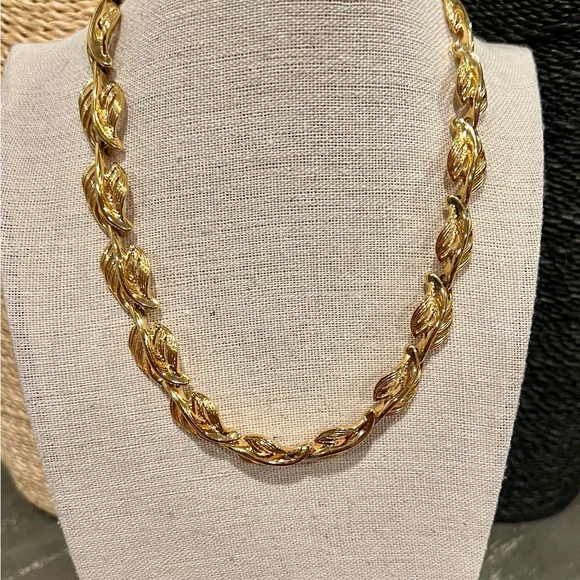 Napier | Jewelry | Vintage Napier Gold Rope Chain Leaves Necklace Bold ...